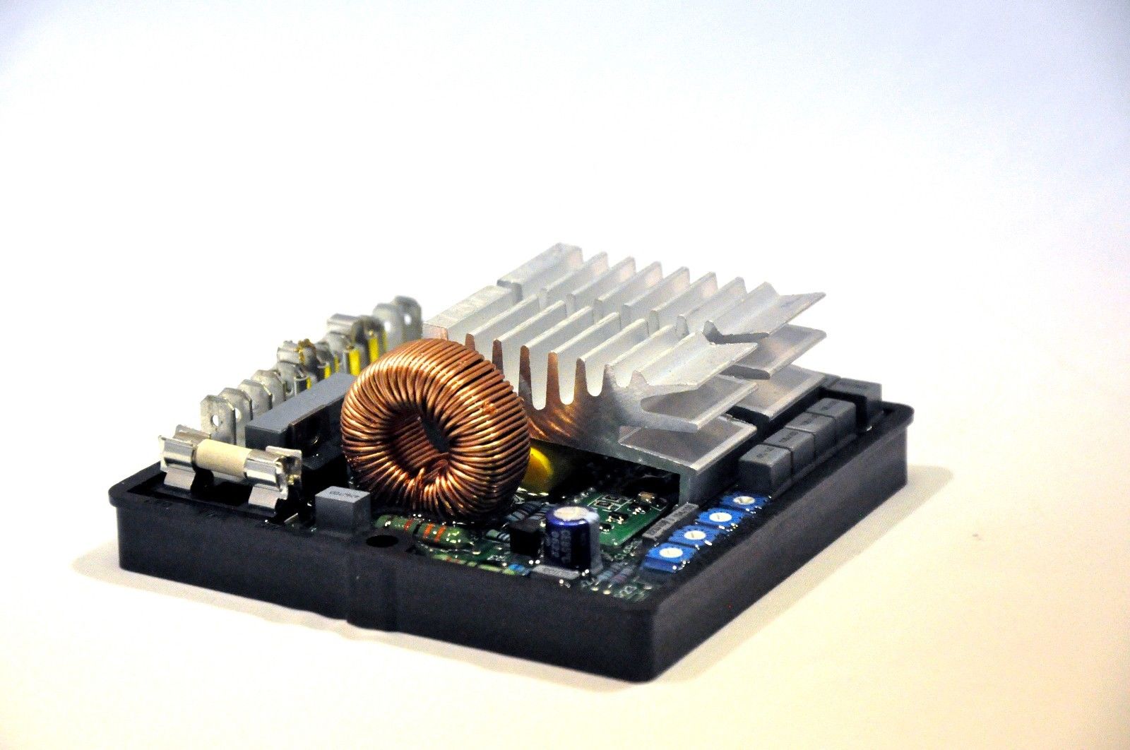 SR7-2G: AVR Automatic Voltage Regulator | Novi Group