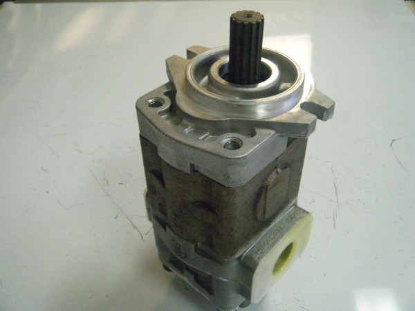 67110-32881-71: Hydraulic Pump | Novi Group