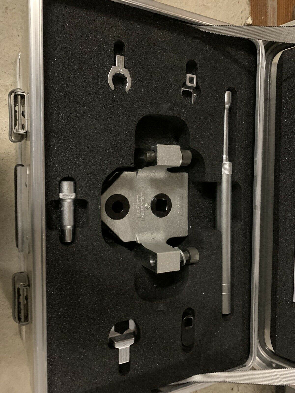 F30452563: TOOL KIT | Novi Group