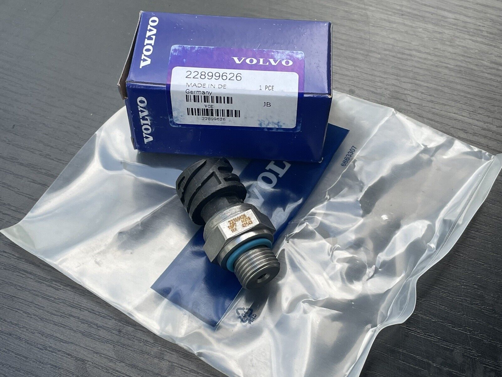 VOLVO 21634021: PRESSURE SENSOR ,OIL | Novi Group